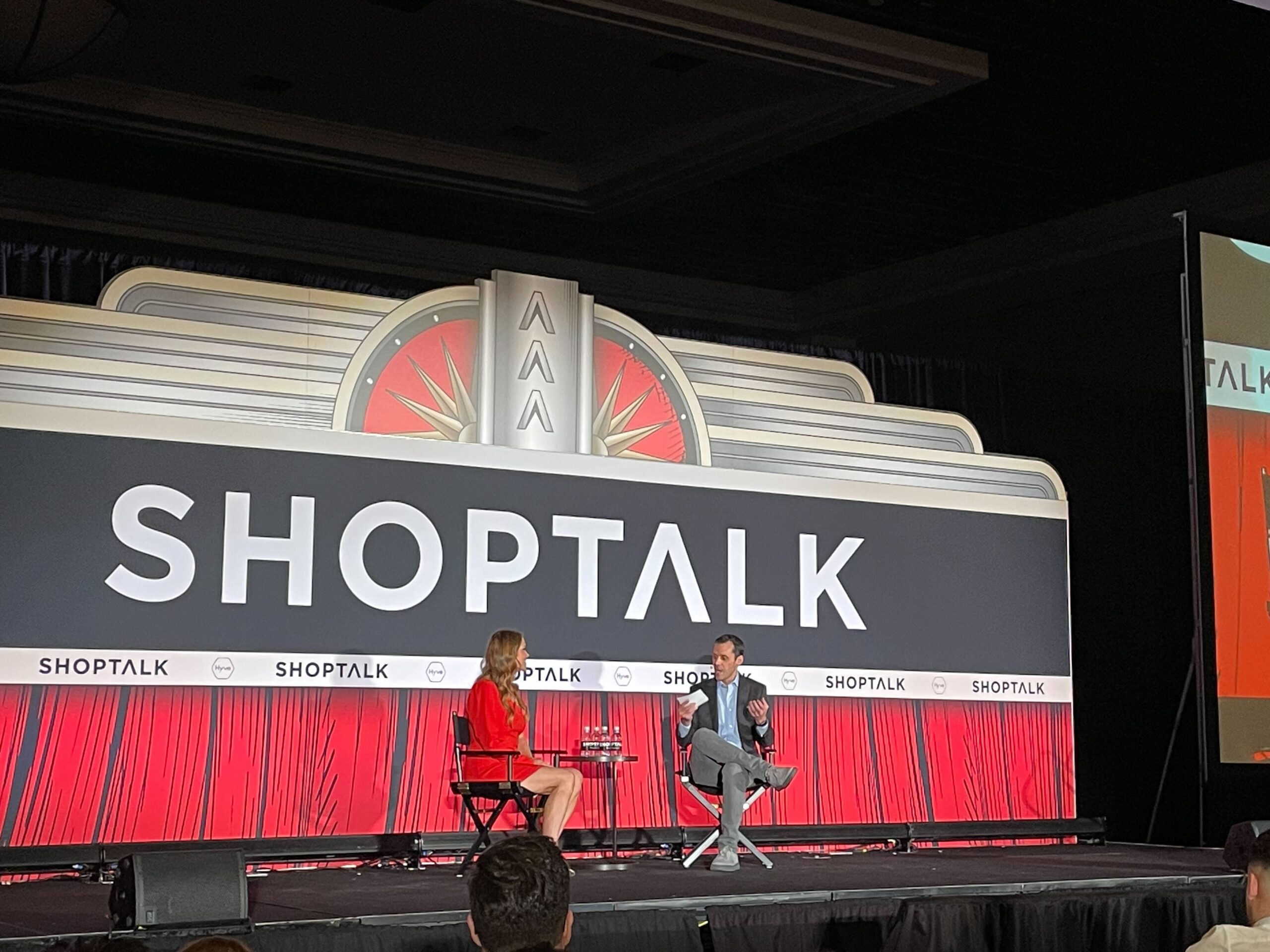 Shoptalk Logo ShopTalk: AI Live Chat Agent AI Powered Live Chat For